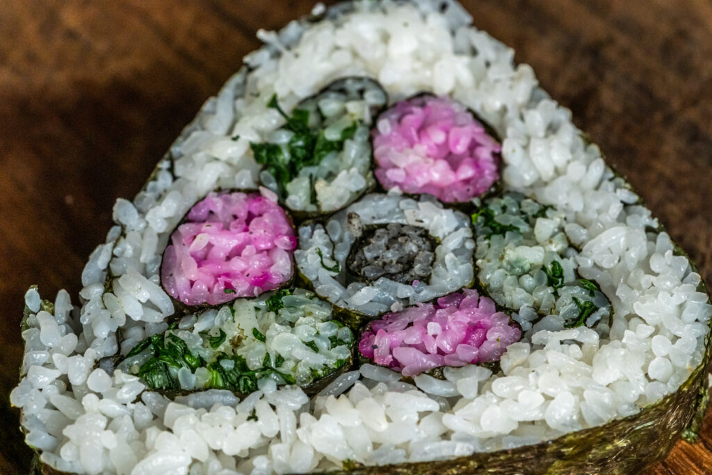Pink and green triangle kazari sushi – Sushi Day